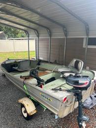12’ Grumman Jon Boat with 2.5 HP Johnson 2 stroke outboard motor $1,500 ...