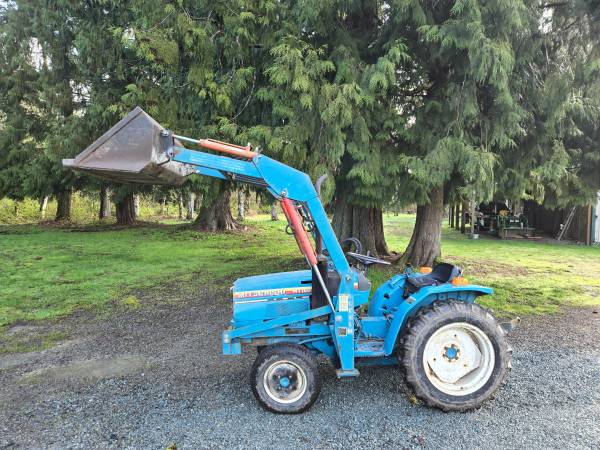 16 H.P. Mitsubishi 4X4 Tractor with Bucket $3,000 | Garden Items For ...