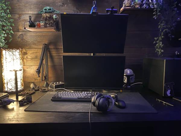 Complete pc setup with monitor keyboard computer and headphones!!! $650 ...
