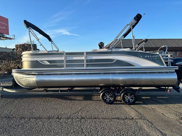 New Lowe Pontoon Boats Sale 21FT to 24FT Pontoons | Boats For Sale ...