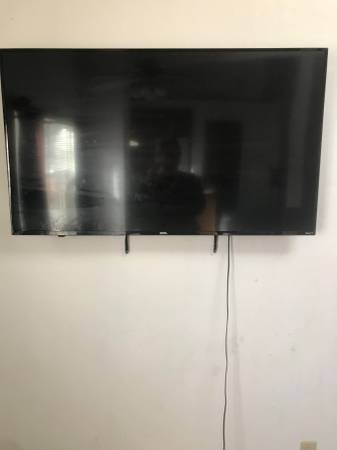 55INCH ONN SMART TV FOR SALE WITH MOUNT AND REMOTE $150 | Electronics ...