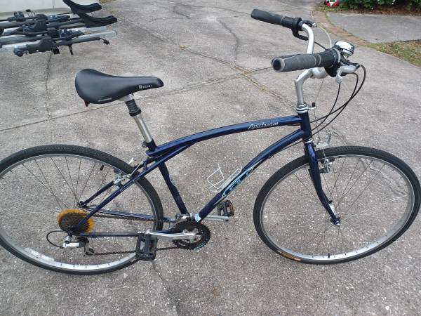 GT Airstream Hybrid bike, New 700 tires, 17 frame - $120 FIRM $120 ...