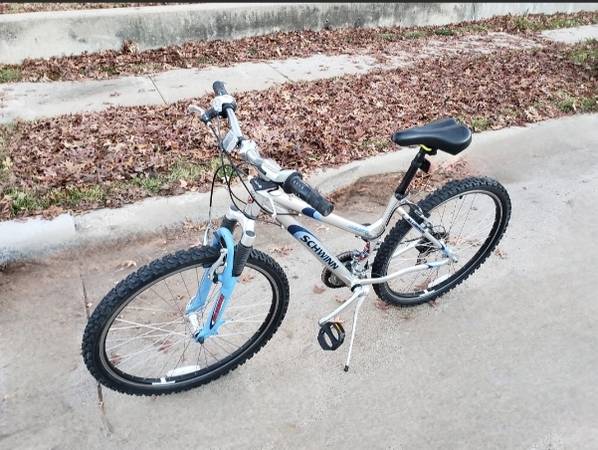 Schwinn Adult Lightweight Aluminum 21-speed 26-inch Wheels Mountain Bi ...