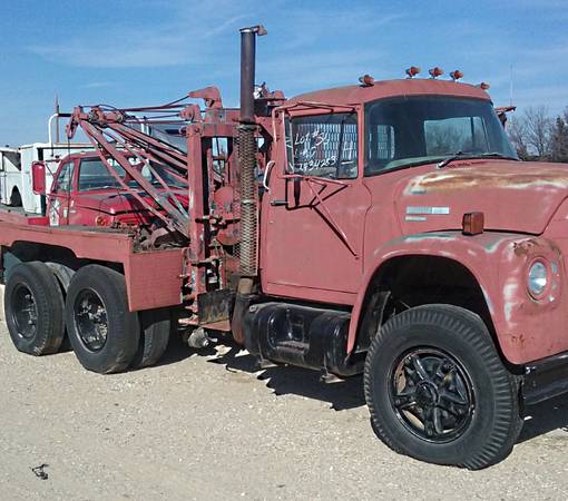Wrecker Tow Truck Loadstar 1850 IHC with tandem rear axles 1975 diesel ...