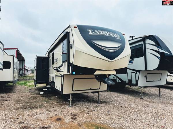 2018 KEYSTONE RV LAREDO 325RL **TRIPLE SLIDE REAR LIVING, DUAL A/C ...