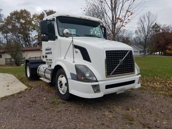 Volvo Single Axle Daycab Truck with Fifth Wheel and Gooseneck - $18500 ...
