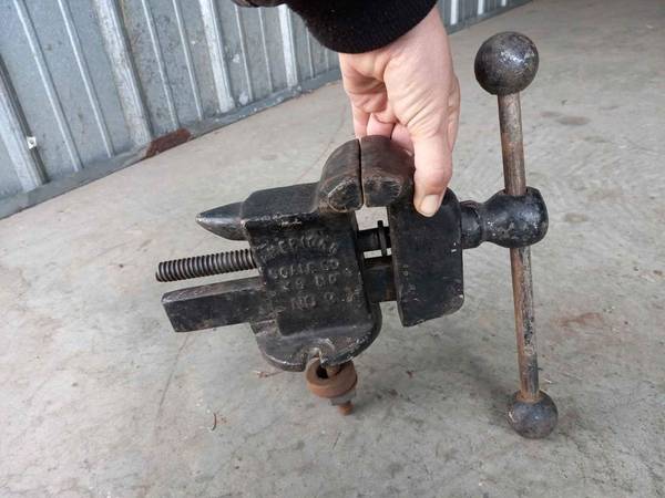3 American Scale Co. No.3 Bench Vise with Anvil, Vice with Table Moun ...